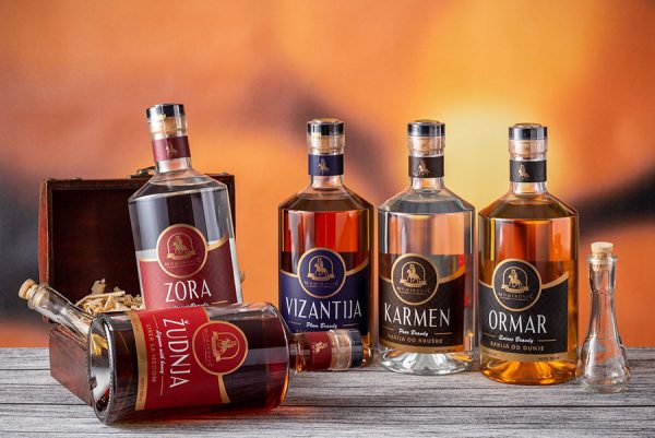 5 najboljih rakija u Srbiji - Destilerija Momirovic